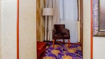 Quarto Duplo Comfort, Vista para a cidade | Cofre no quarto, secretária