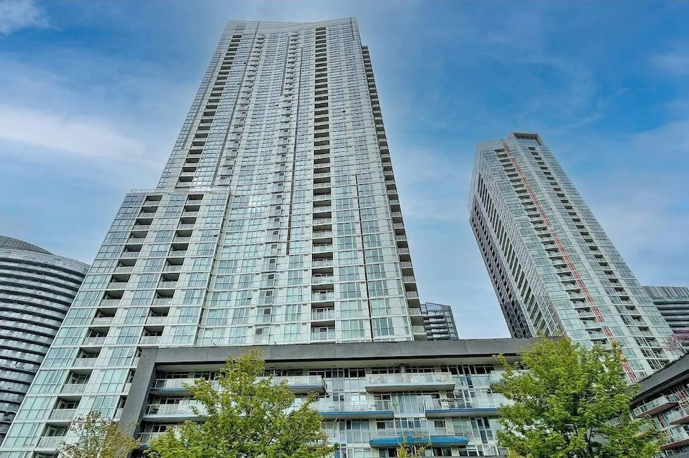 The Dan Leckie Suites - Mississauga