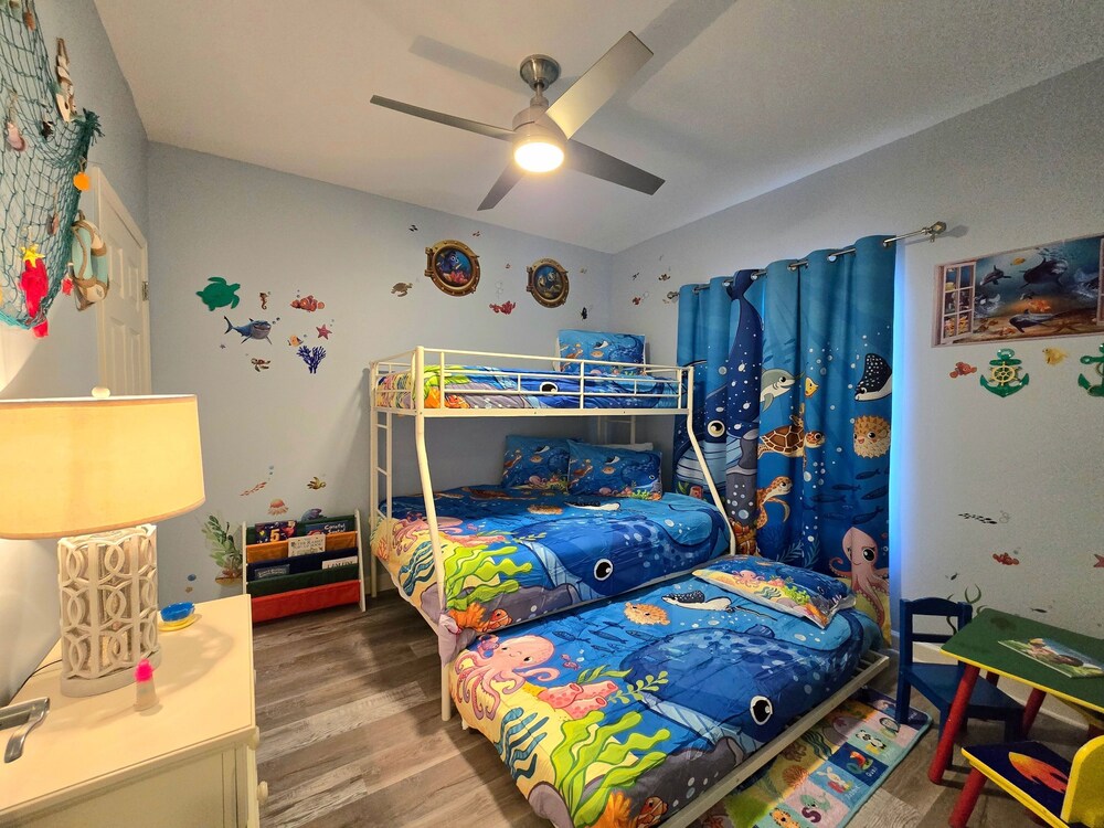 Splash Resort 1406E~Beachfront~Free Beach Chairs~Crib-Fireplace Reviews ...