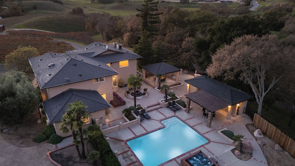 Ten-acre Wine Country Estate Near Paso Robles W/ Pool & Views El Pomar Estate By Avantstay - Templeton, CA