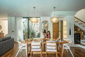 Villa de Luxo, 3 quartos, vista para a piscina | Sala de jantar