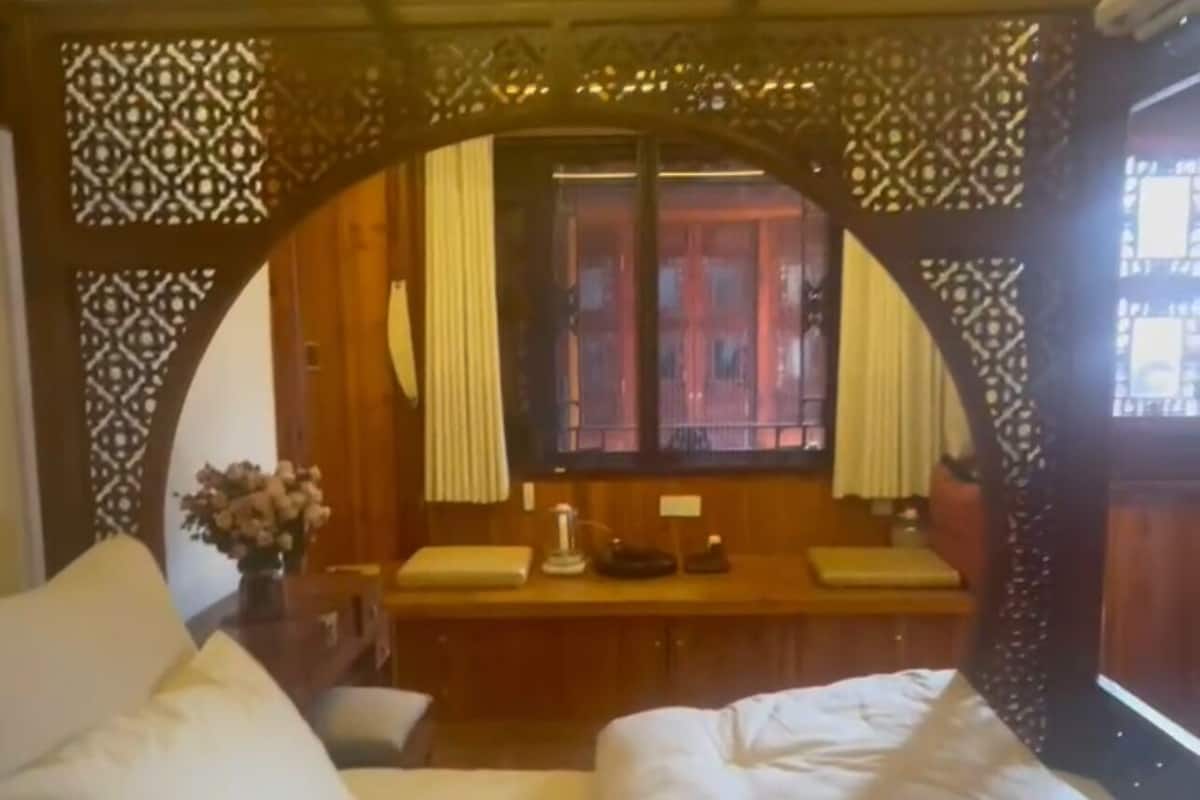 Quarto casal luxo | Escrivaninha, espaço de trabalho para notebook, Wi-Fi de cortesia