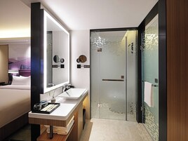 Um polibã, artigos de higiene pessoal grátis, um secador de cabelo 