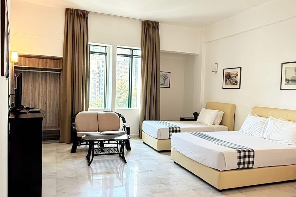Quarto triplo superior, para não fumantes | Escrivaninha, Wi-Fi de cortesia, roupa de cama