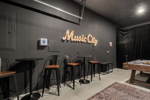 Killer Views! Rooftop HotTub • 15 beds • Game Room Reviews, Deals ...