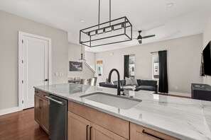 Killer Views! Rooftop HotTub • 15 beds • Game Room Reviews, Deals ...