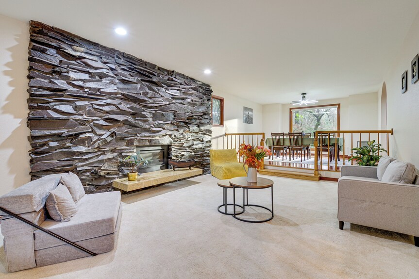 Lake-view Woodinville Retreat W/ Hot Tub + Theater - Monroe, WA