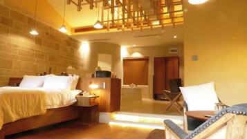 Quarto casal superior, vista para a montanha | Área de estar | TV