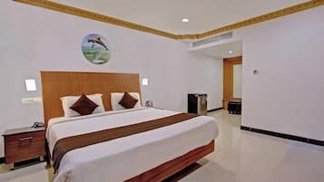 Suite Empresarial, Vista para a cidade | Cofre com capacidade para portátil, secretária