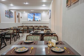 Café da manhã com buffet grátis todos os dias