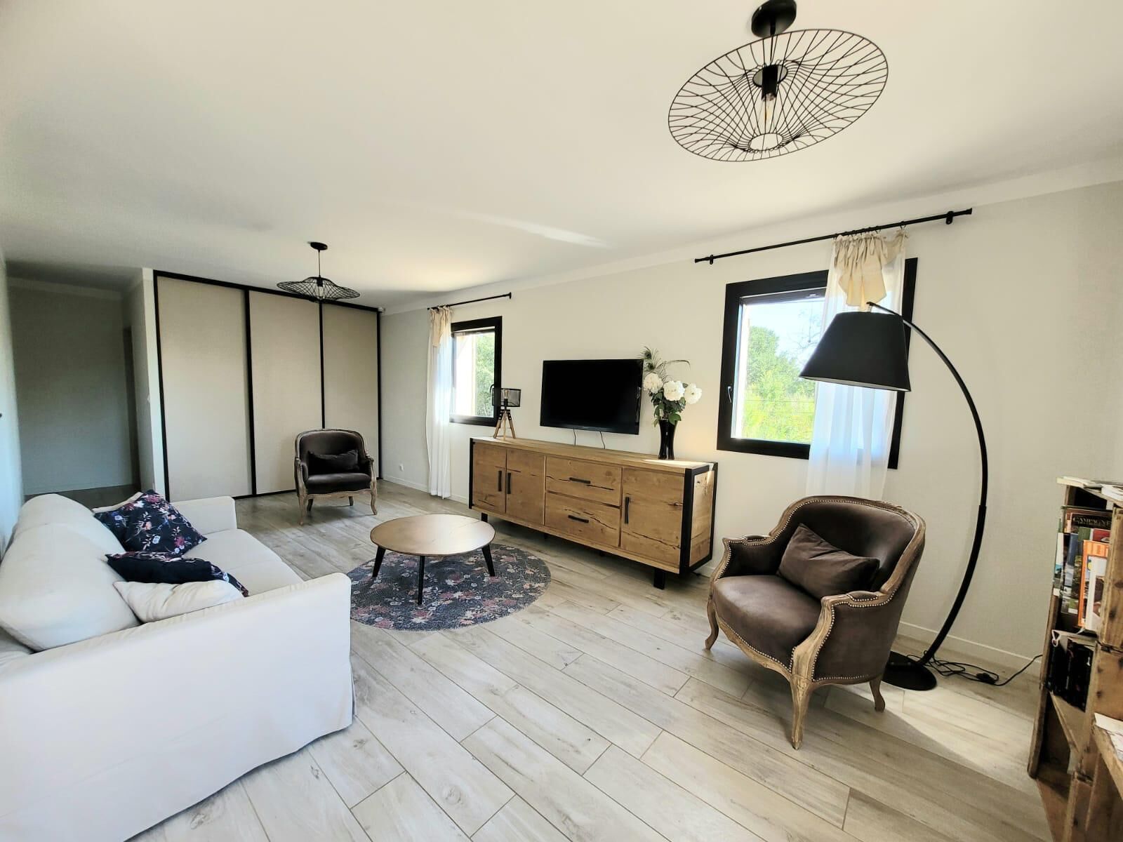 Belle Maison De Campagne Pour 16 à 18 Personnes 6 Chambres Et 3 Salles De Bains - Salon-de-Provence