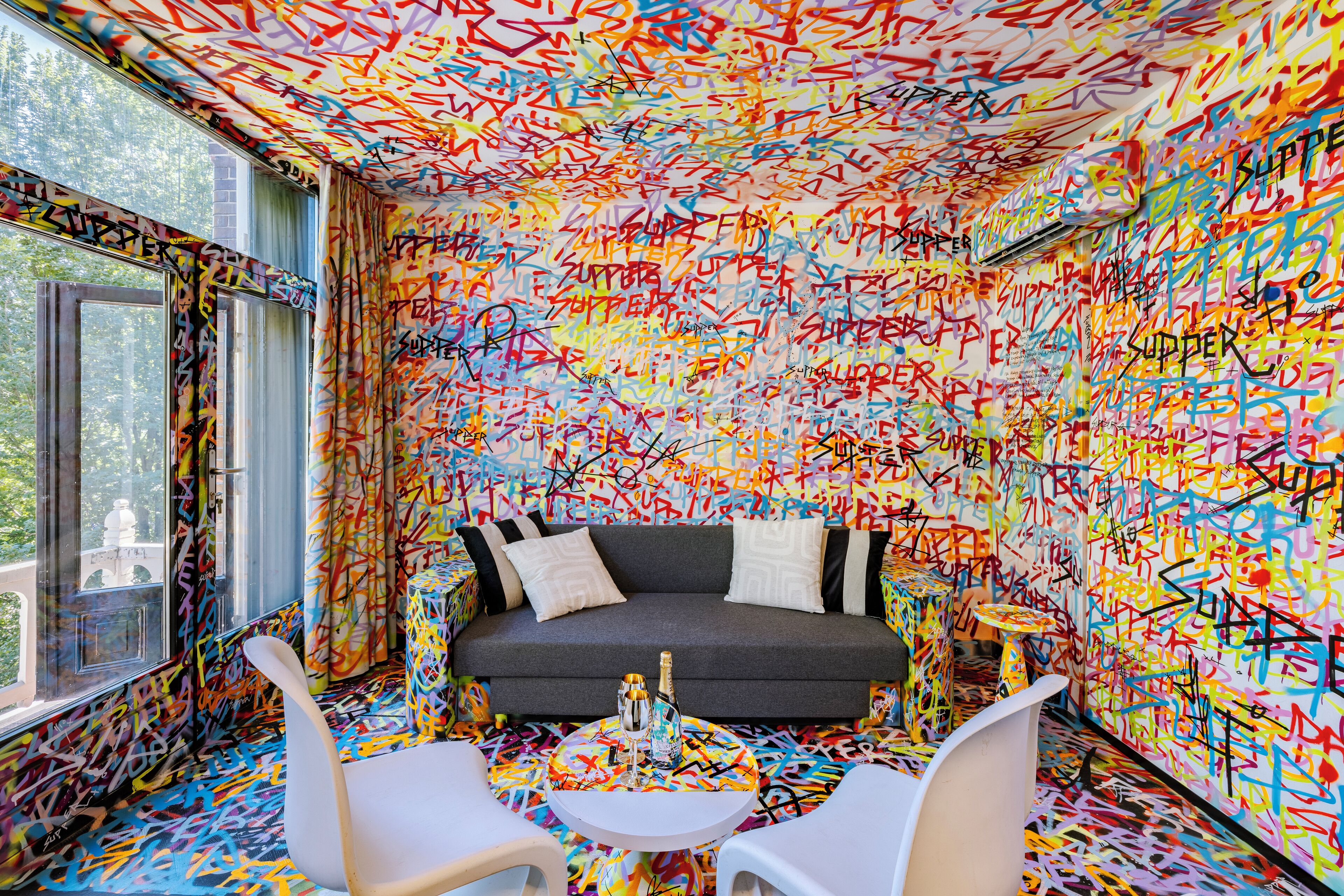 Suíte design, sacada, vista para a cidade | Área de estar