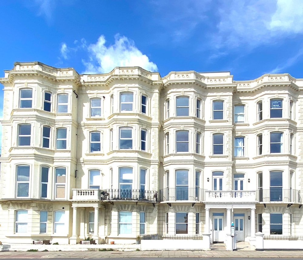 Luxury 2 Bed Apt Seaview By Urban Roost - Worthing Beach
