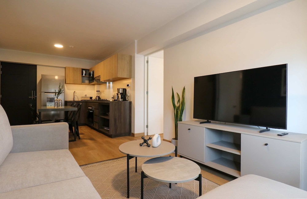 W Deluxe 2br W/ Perfect Balcony In Miraflores - Lima