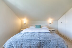 Casa | 4 quartos, com mobília individualizada, ferro/tábua de engomar 