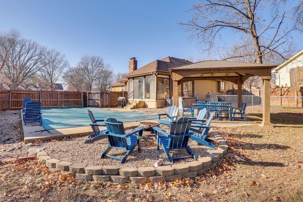 3,000-sq-ft Group Getaway W/ Pool Near Kansas City - Lake Jacomo, Blue Springs