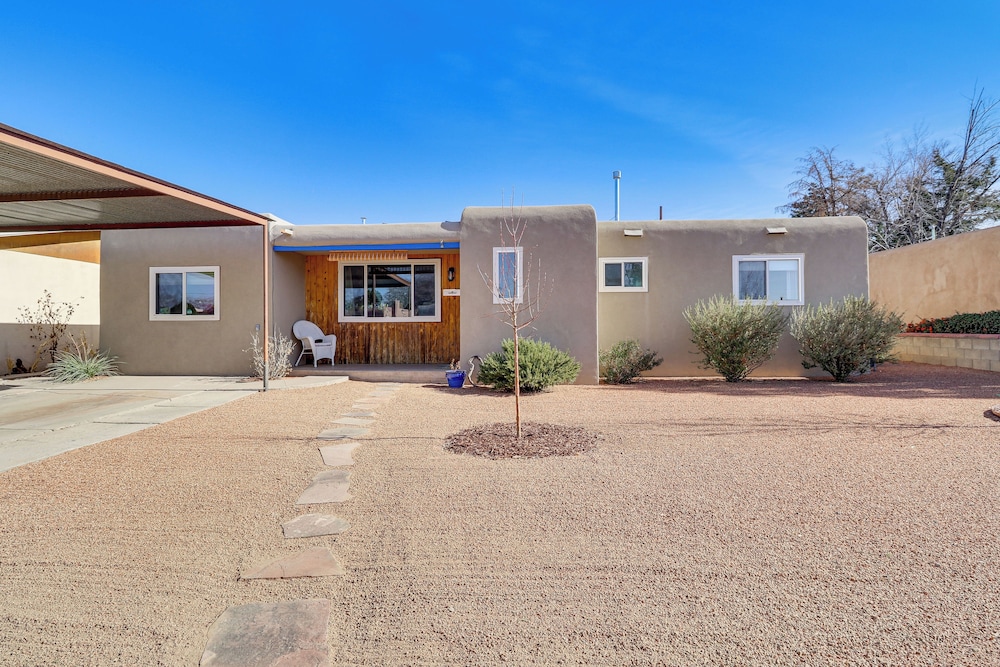 Easy Uptown Access! Charming Abq Home W/ Yard - Albuquerque, NM