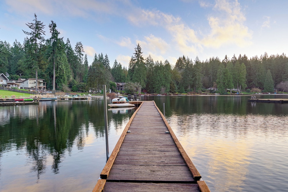 Lake-view Woodinville Retreat W/ Hot Tub + Theater - Kirkland, WA