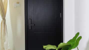 Quarto Sénior | Secretária adequada para computadores portáteis, Wi-fi grátis