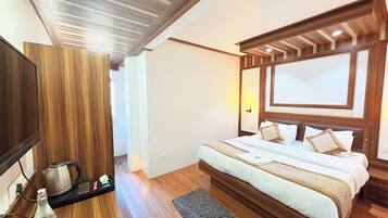 Quarto casal premium | Escrivaninha, Wi-Fi de cortesia