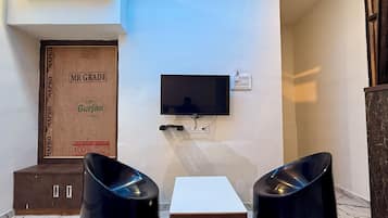 Quarto luxo | Escrivaninha, Wi-Fi de cortesia, roupa de cama