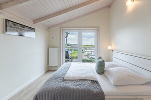 Casa | 3 quartos, com mobília individualizada, ferro/tábua de engomar 