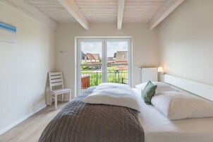 Casa | 4 quartos, com mobília individualizada, ferro/tábua de engomar 