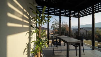 Villa Comfort, vista para a baía | Terraço/pátio interior