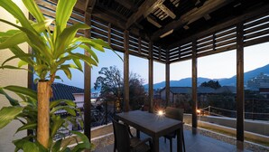 Villa Comfort, vista para a baía | Terraço/pátio interior