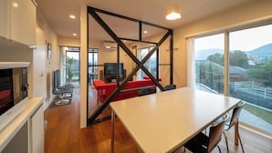 Villa Comfort, vista para a baía | Refeições no quarto