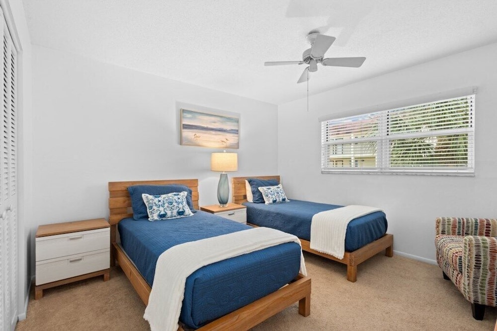 Condo 321 Steps to Siesta Key Beach Reviews, Deals & Photos 2026 - Stayz