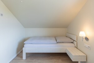 Casa | 4 quartos, individualmente mobiliados, ferros/tábuas de passar roupa