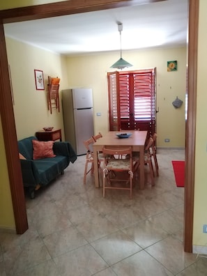 Apartamento, 2 quartos, fumadores, pátio | Sala