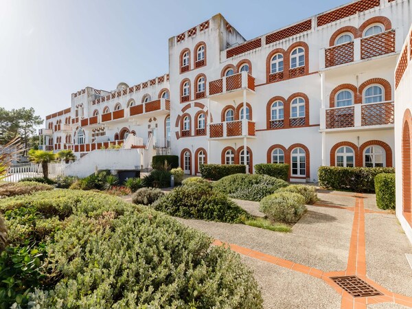 Stay Steps From The Atlantic Sands - Île de Ré