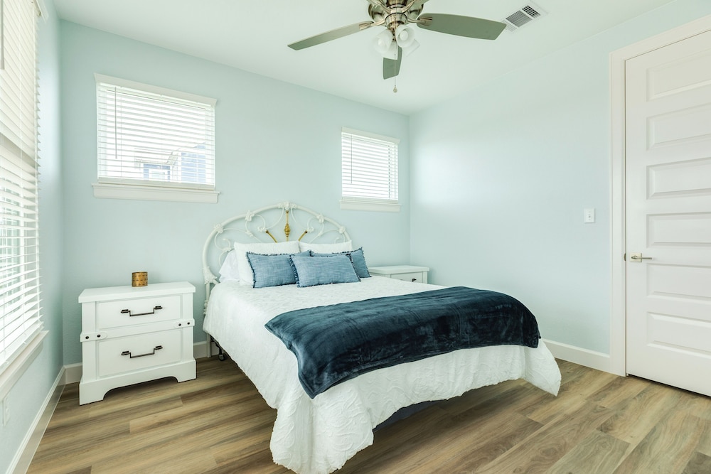 Brand New in Sand Dollar Beach - Open Plan, Covered Decks & Shared ...