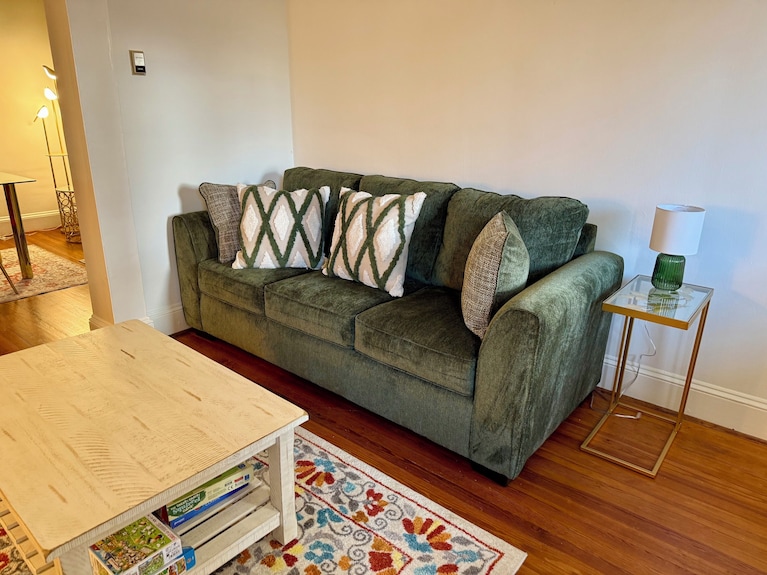 Cute As A Button 2-bedroom Home Charlottesville - Charlottesville, VA