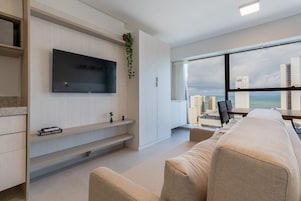 Apartamento | Sala de estar | Smart TV de 43 polegadas com canais digitais, Netflix 