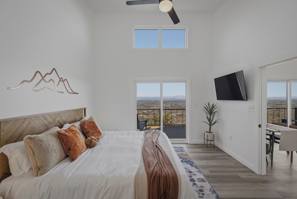 Luxury Mountain Retreat near Hickory w/ Hot Tub & views of Blue Ridge ...