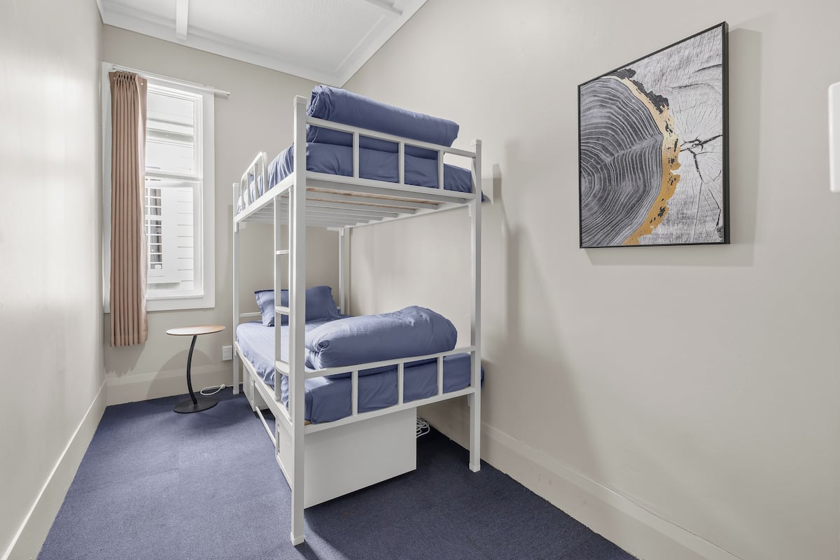 Quarto Duplo Básico, em dormitório misto | Wi-fi grátis, roupa de cama fornecida