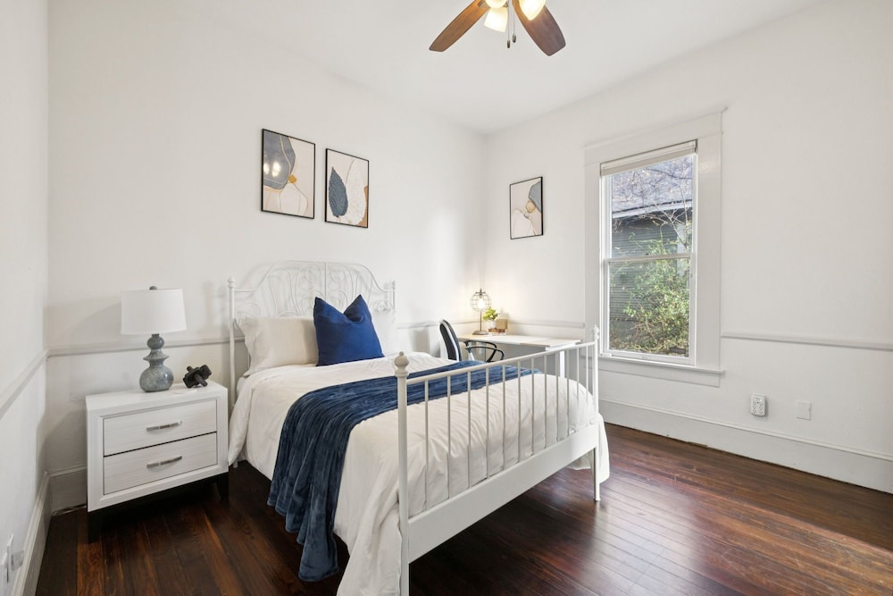 TCH - Cozy 3bd/2ba home in Dallas w/ Workspace Reviews, Deals & Photos ...