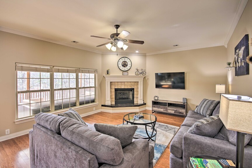 The Hub: Your Central Connection To Back 40, Oz Trails & Greenway - Bella Vista, AR