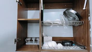 Suite | Cozinha privada | Um frigorífico, uma placa de cozinha, utensílios de cozinha