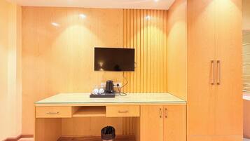 Quarto triplo premium | Escrivaninha, Wi-Fi de cortesia