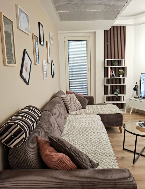 19th Floor Luxury Condo With Pool, Spa & Parking - Skopje