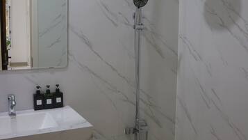 Quarto casal, 1 cama King, sacada | Banheiro