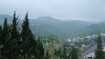 Quarto casal luxo, 1 cama Queen, sacada, vista para a montanha | Terraço/pátio