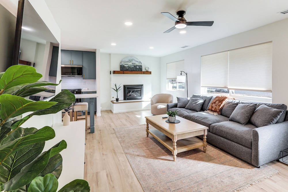 Near Nau & Dtwn! Kid-friendly Flagstaff Retreat - Flagstaff, AZ