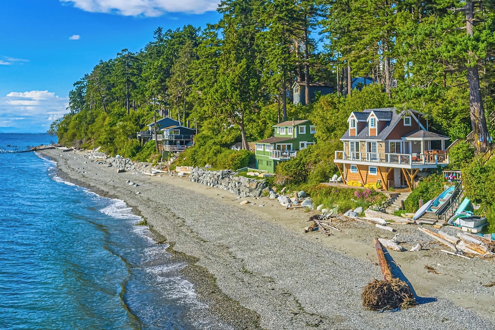 2 Br Beachfront Cottage W/ Grill & Expansive Deck - Point Roberts, WA