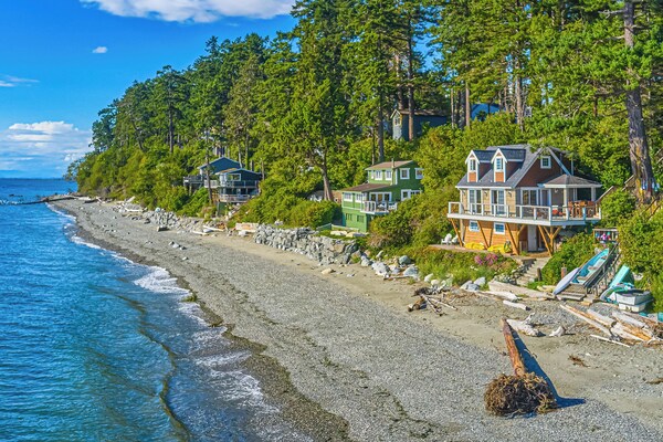 2 Br Beachfront Cottage W/ Grill & Expansive Deck - Point Roberts, WA
