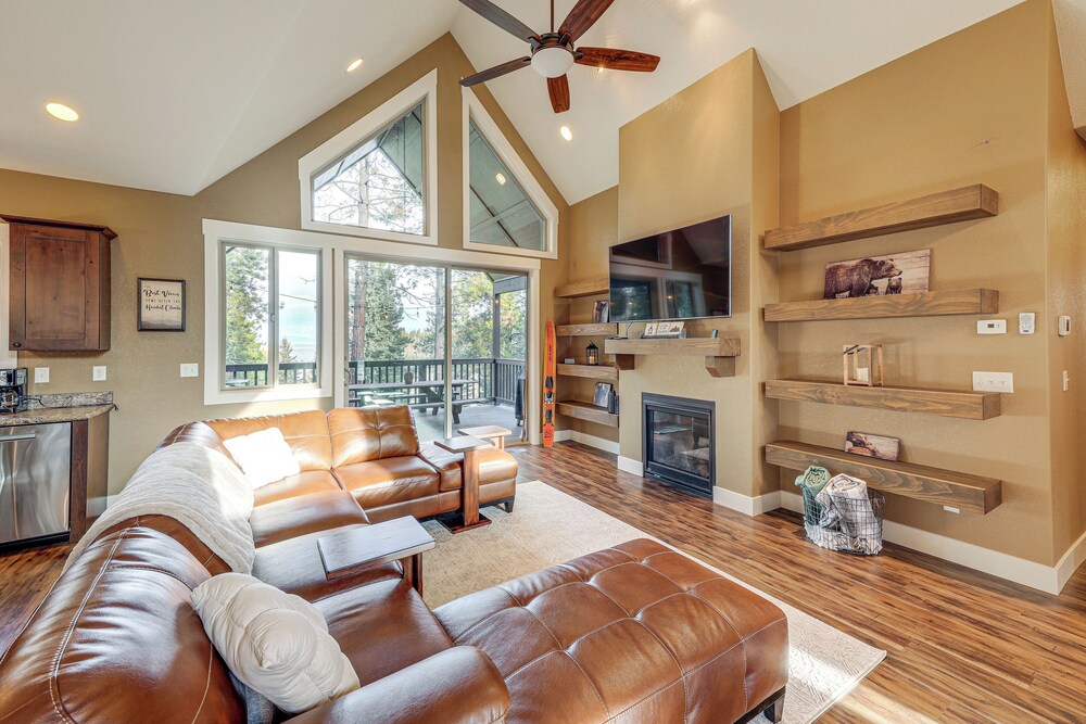 Deck + Views: Scenic Group Getaway In Lakeside! - Montana